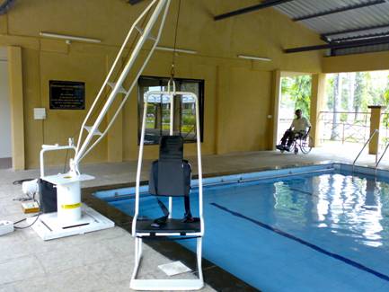 SWIMMING POOL HOIST